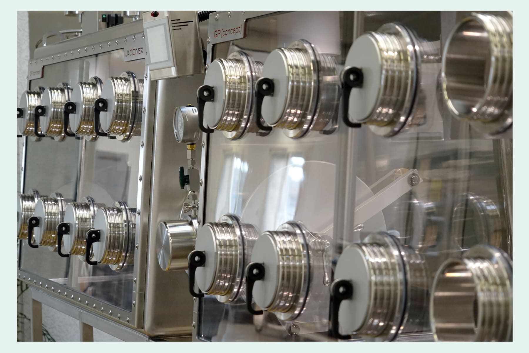 Jacomex - Hersteller von Gloveboxen und Isolatoren nach Maß